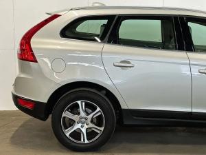 Balts Volvo XC60 2011 Jūrmala, ar dzinēja tilpumu 2.00 L un nobraukumu 203 tūkst. km par 10490 €, foto 16 vietnē AUTOMOTO.COM.LV