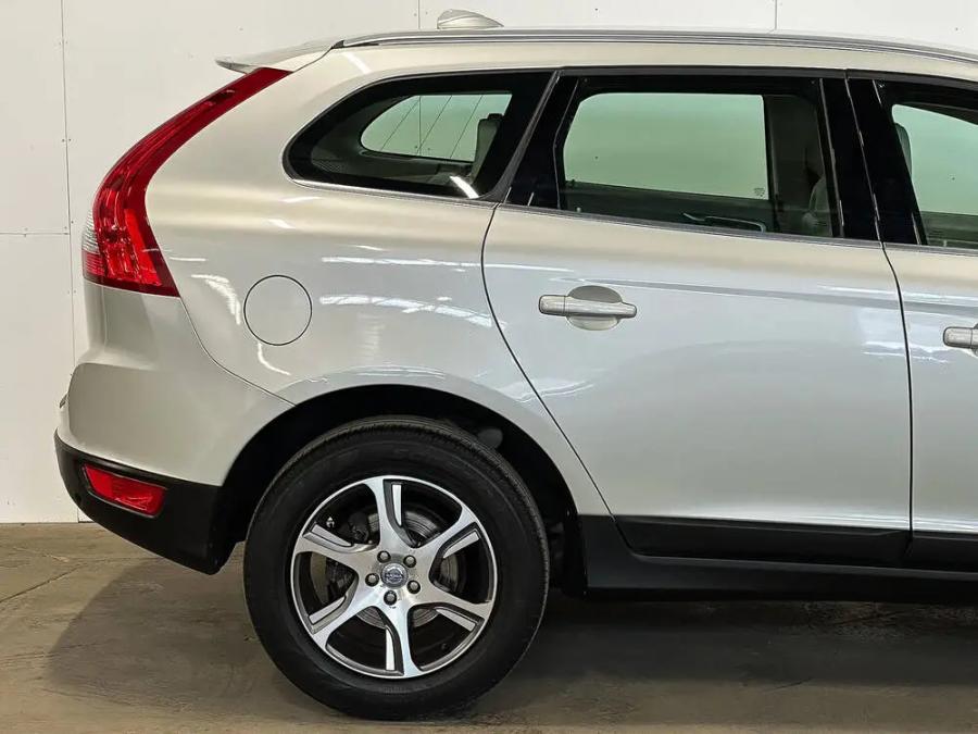 Balts Volvo XC60 2011 Jūrmala, ar dzinēja tilpumu 2.00 L un nobraukumu 203 tūkst. km par 10490 €, foto 16 vietnē AUTOMOTO.COM.LV
