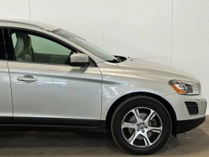 Balts Volvo XC60 2011 Jūrmala, ar dzinēja tilpumu 2.00 L un nobraukumu 203 tūkst. km par 10490 €, foto 17 vietnē AUTOMOTO.COM.LV
