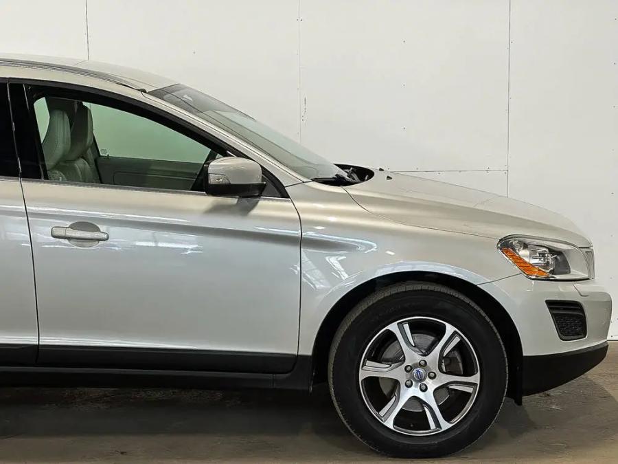 Balts Volvo XC60 2011 Jūrmala, ar dzinēja tilpumu 2.00 L un nobraukumu 203 tūkst. km par 10490 €, foto 17 vietnē AUTOMOTO.COM.LV