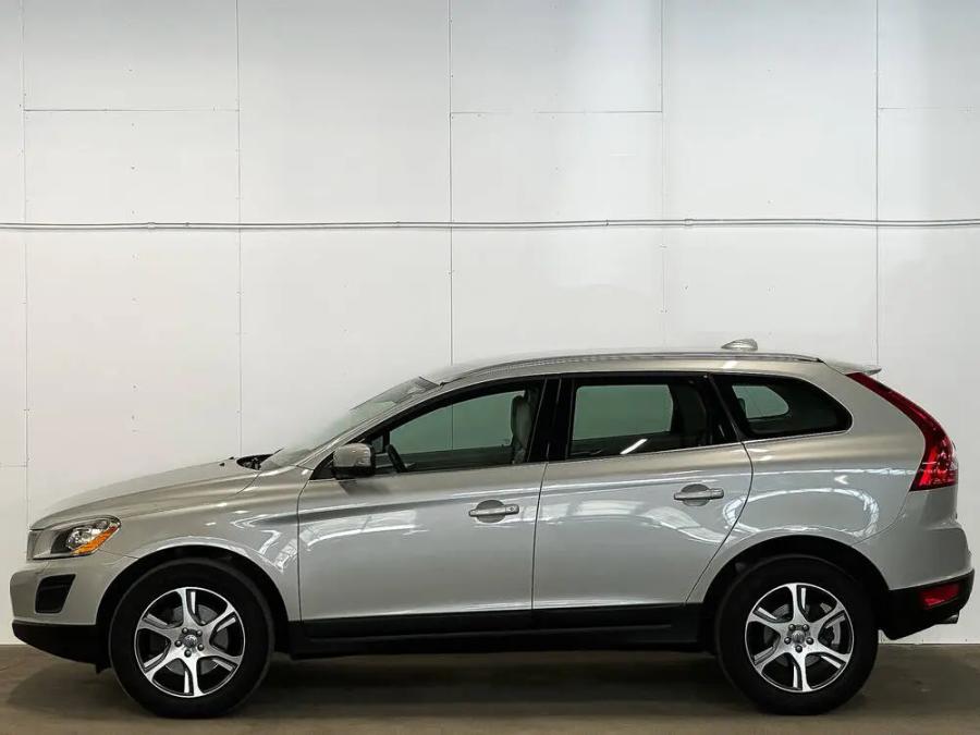 Balts Volvo XC60 2011 Jūrmala, ar dzinēja tilpumu 2.00 L un nobraukumu 203 tūkst. km par 10490 €, foto 18 vietnē AUTOMOTO.COM.LV