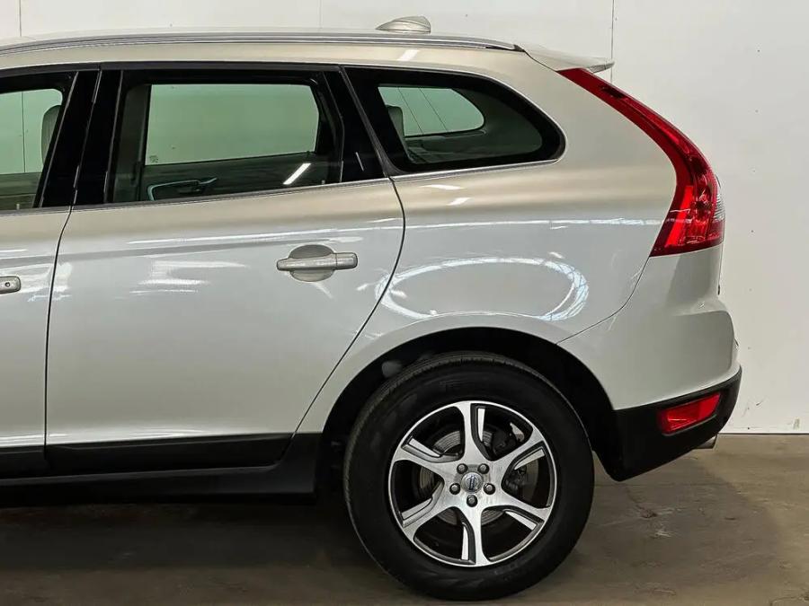 Balts Volvo XC60 2011 Jūrmala, ar dzinēja tilpumu 2.00 L un nobraukumu 203 tūkst. km par 10490 €, foto 20 vietnē AUTOMOTO.COM.LV