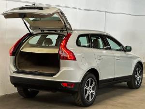 Balts Volvo XC60 2011 Jūrmala, ar dzinēja tilpumu 2.00 L un nobraukumu 203 tūkst. km par 10490 €, foto 21 vietnē AUTOMOTO.COM.LV
