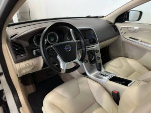 Balts Volvo XC60 2011 Jūrmala, ar dzinēja tilpumu 2.00 L un nobraukumu 203 tūkst. km par 10490 €, foto 23 vietnē AUTOMOTO.COM.LV