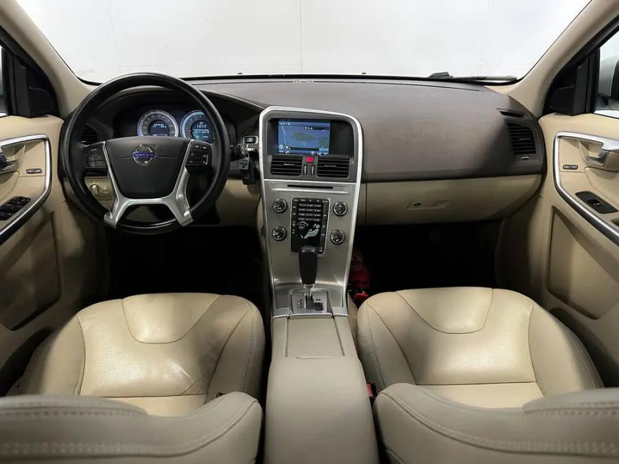 Balts Volvo XC60 2011 Jūrmala, ar dzinēja tilpumu 2.00 L un nobraukumu 203 tūkst. km par 10490 €, foto 24 vietnē AUTOMOTO.COM.LV