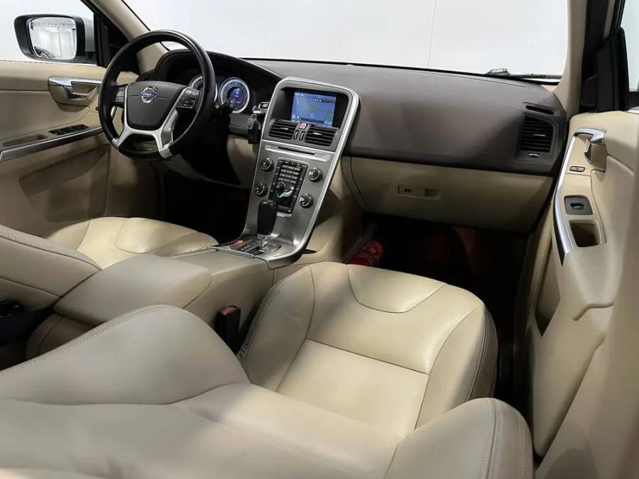 Balts Volvo XC60 2011 Jūrmala, ar dzinēja tilpumu 2.00 L un nobraukumu 203 tūkst. km par 10490 €, foto 27 vietnē AUTOMOTO.COM.LV