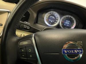 Balts Volvo XC60 2011 Jūrmala, ar dzinēja tilpumu 2.00 L un nobraukumu 203 tūkst. km par 10490 €, foto 38 vietnē AUTOMOTO.COM.LV