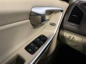 Balts Volvo XC60 2011 Jūrmala, ar dzinēja tilpumu 2.00 L un nobraukumu 203 tūkst. km par 10490 €, foto 39 vietnē AUTOMOTO.COM.LV