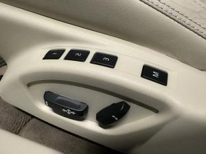 Balts Volvo XC60 2011 Jūrmala, ar dzinēja tilpumu 2.00 L un nobraukumu 203 tūkst. km par 10490 €, foto 42 vietnē AUTOMOTO.COM.LV