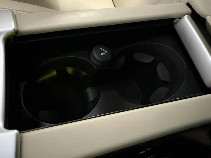 Balts Volvo XC60 2011 Jūrmala, ar dzinēja tilpumu 2.00 L un nobraukumu 203 tūkst. km par 10490 €, foto 45 vietnē AUTOMOTO.COM.LV