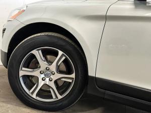 Balts Volvo XC60 2011 Jūrmala, ar dzinēja tilpumu 2.00 L un nobraukumu 203 tūkst. km par 10490 €, foto 49 vietnē AUTOMOTO.COM.LV
