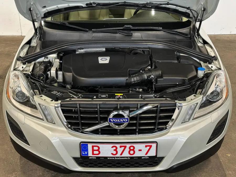 Balts Volvo XC60 2011 Jūrmala, ar dzinēja tilpumu 2.00 L un nobraukumu 203 tūkst. km par 10490 €, foto 51 vietnē AUTOMOTO.COM.LV
