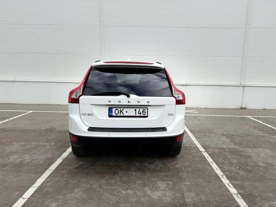White Volvo XC60 2011 in Riga, with an engine capacity of 2.00 L and mileage of 241 thousand km for 4000 €, photo 6 on AUTOMOTO.COM.LV