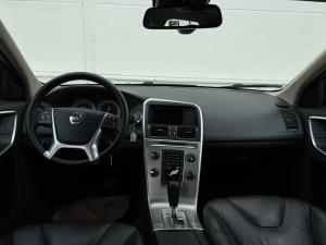 White Volvo XC60 2011 in Riga, with an engine capacity of 2.00 L and mileage of 241 thousand km for 4000 €, photo 10 on AUTOMOTO.COM.LV