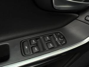White Volvo XC60 2011 in Riga, with an engine capacity of 2.00 L and mileage of 241 thousand km for 4000 €, photo 12 on AUTOMOTO.COM.LV