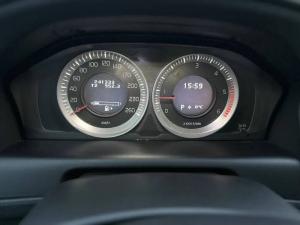 White Volvo XC60 2011 in Riga, with an engine capacity of 2.00 L and mileage of 241 thousand km for 4000 €, photo 14 on AUTOMOTO.COM.LV