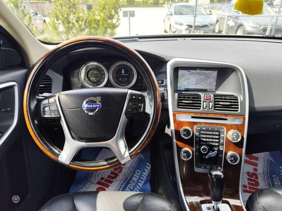 Balts Volvo XC60 2011 Šauļi, ar dzinēja tilpumu 2.00 L un nobraukumu 269 tūkst. km par 11200 €, foto 24 vietnē AUTOMOTO.COM.LV