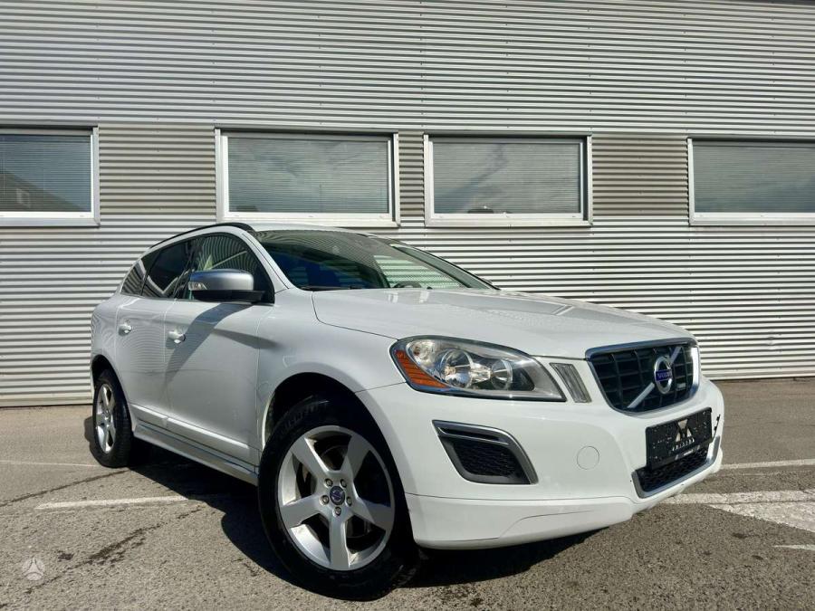 Balts Volvo XC60 2011 Šauļi, ar dzinēja tilpumu 2.40 L un nobraukumu 197 tūkst. km par 9999 €, foto 3 vietnē AUTOMOTO.COM.LV