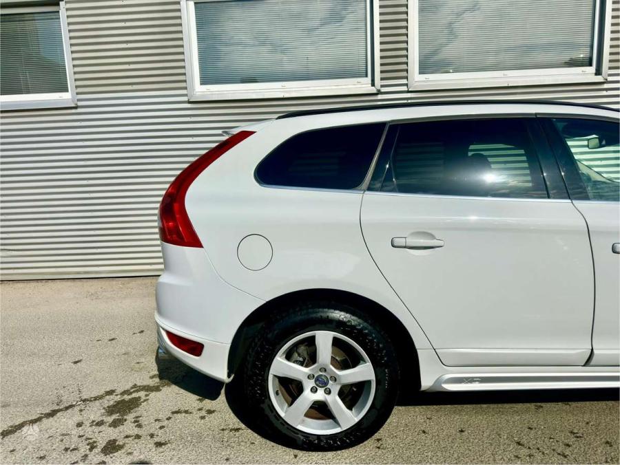 Balts Volvo XC60 2011 Šauļi, ar dzinēja tilpumu 2.40 L un nobraukumu 197 tūkst. km par 9999 €, foto 7 vietnē AUTOMOTO.COM.LV