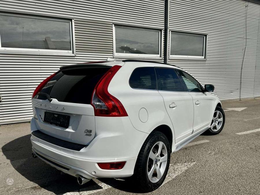 Balts Volvo XC60 2011 Šauļi, ar dzinēja tilpumu 2.40 L un nobraukumu 197 tūkst. km par 9999 €, foto 8 vietnē AUTOMOTO.COM.LV