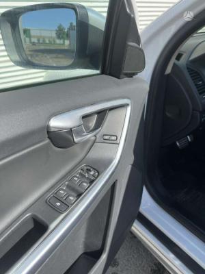Balts Volvo XC60 2011 Šauļi, ar dzinēja tilpumu 2.40 L un nobraukumu 197 tūkst. km par 9999 €, foto 17 vietnē AUTOMOTO.COM.LV