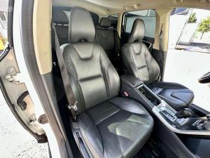 Balts Volvo XC60 2011 Šauļi, ar dzinēja tilpumu 2.40 L un nobraukumu 197 tūkst. km par 9999 €, foto 23 vietnē AUTOMOTO.COM.LV