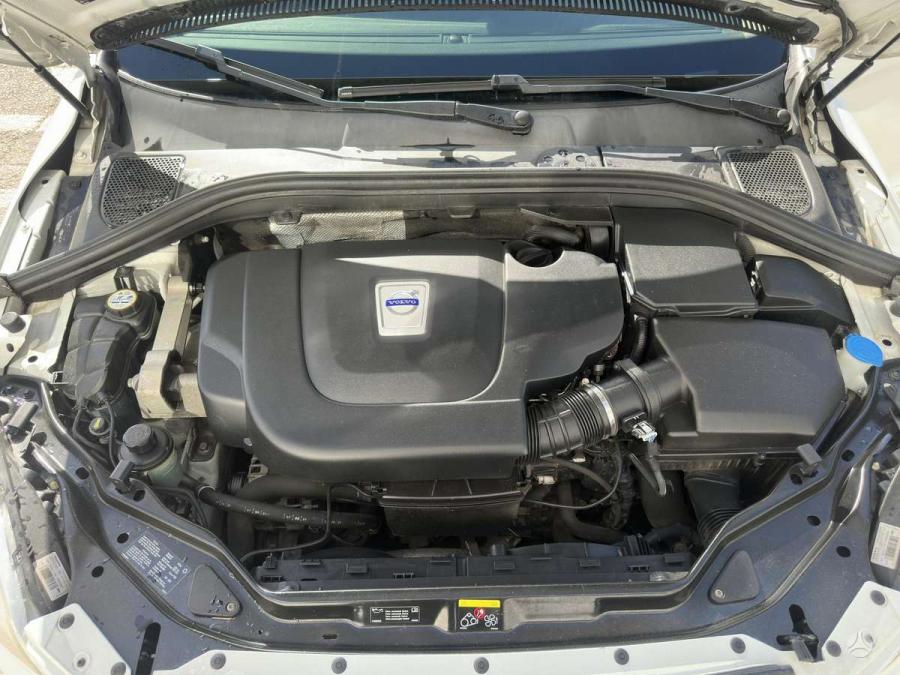 Balts Volvo XC60 2011 Šauļi, ar dzinēja tilpumu 2.40 L un nobraukumu 197 tūkst. km par 9999 €, foto 27 vietnē AUTOMOTO.COM.LV