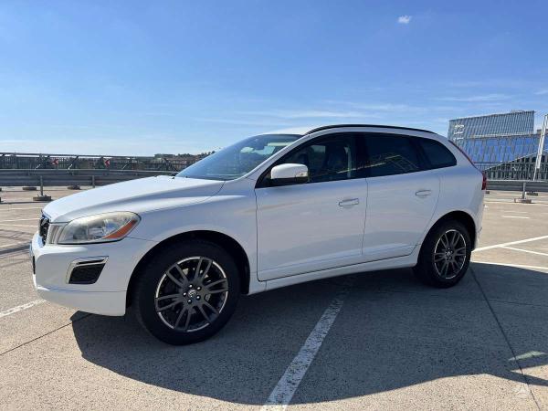 Balts Volvo XC60 2011 Kauņa, ar dzinēja tilpumu 2.00 L un nobraukumu 395 tūkst. km par 8700 €, foto 1 vietnē AUTOMOTO.COM.LV