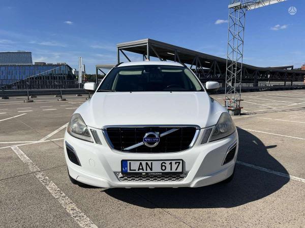Balts Volvo XC60 2011 Kauņa, ar dzinēja tilpumu 2.00 L un nobraukumu 395 tūkst. km par 8700 €, foto 2 vietnē AUTOMOTO.COM.LV