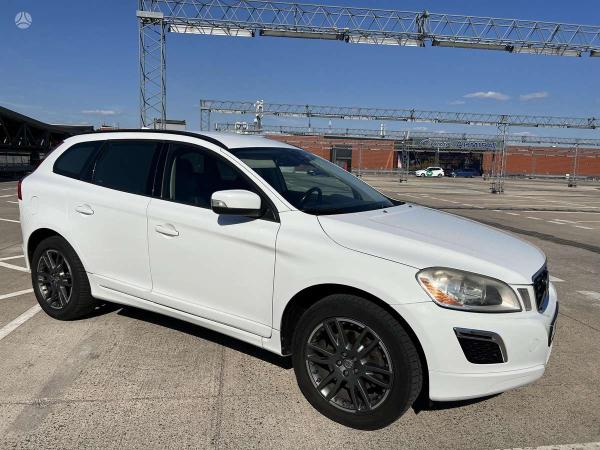 Balts Volvo XC60 2011 Kauņa, ar dzinēja tilpumu 2.00 L un nobraukumu 395 tūkst. km par 8700 €, foto 9 vietnē AUTOMOTO.COM.LV