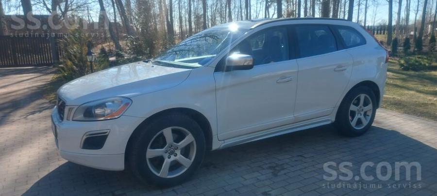 Balts Volvo XC60 2011 Tukums, ar dzinēja tilpumu 2.40 L un nobraukumu 274 tūkst. km par 9400 €, foto 1 vietnē AUTOMOTO.COM.LV