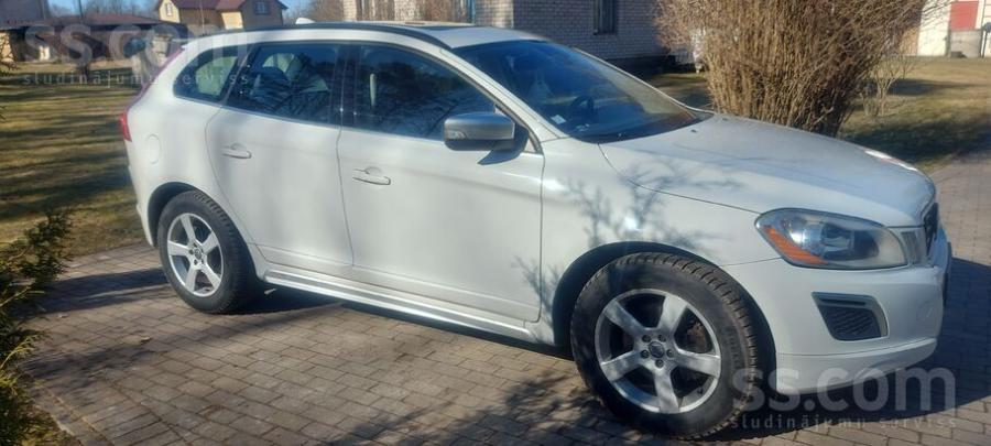 Balts Volvo XC60 2011 Tukums, ar dzinēja tilpumu 2.40 L un nobraukumu 274 tūkst. km par 9400 €, foto 3 vietnē AUTOMOTO.COM.LV
