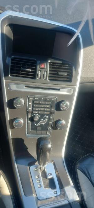Balts Volvo XC60 2011 Tukums, ar dzinēja tilpumu 2.40 L un nobraukumu 274 tūkst. km par 9400 €, foto 14 vietnē AUTOMOTO.COM.LV