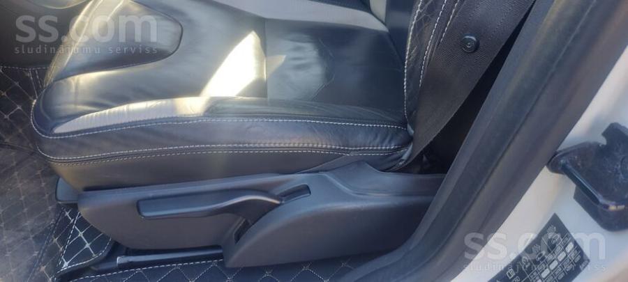 Balts Volvo XC60 2011 Tukums, ar dzinēja tilpumu 2.40 L un nobraukumu 274 tūkst. km par 9400 €, foto 19 vietnē AUTOMOTO.COM.LV