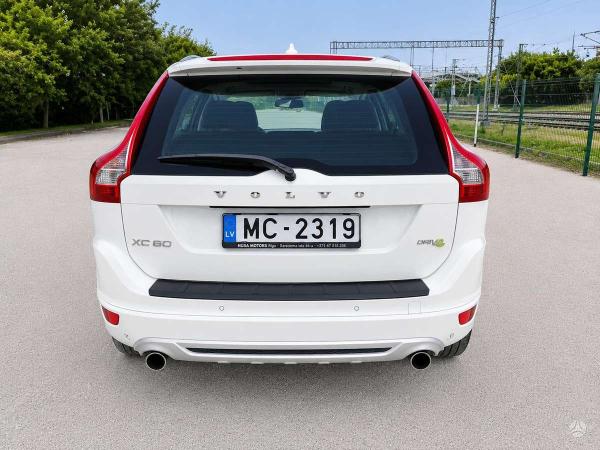 Balts Volvo XC60 2011 Šauļi, ar dzinēja tilpumu 2.00 L un nobraukumu 365 tūkst. km par 5700 €, foto 5 vietnē AUTOMOTO.COM.LV