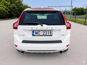 White Volvo XC60 2011 in Siauliai, with an engine capacity of 2.00 L and mileage of 365 thousand km for 5700 €, photo 6 on AUTOMOTO.COM.LV