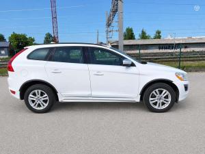 White Volvo XC60 2011 in Siauliai, with an engine capacity of 2.00 L and mileage of 365 thousand km for 5700 €, photo 8 on AUTOMOTO.COM.LV