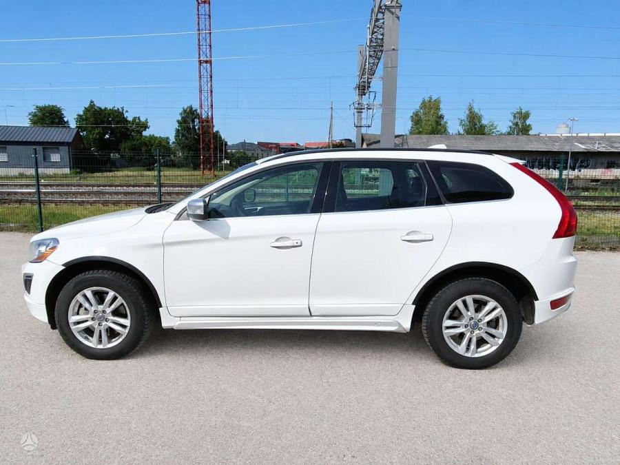 White Volvo XC60 2011 in Siauliai, with an engine capacity of 2.00 L and mileage of 365 thousand km for 5700 €, photo 9 on AUTOMOTO.COM.LV