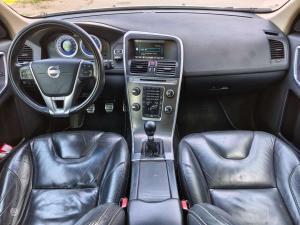White Volvo XC60 2011 in Siauliai, with an engine capacity of 2.00 L and mileage of 365 thousand km for 5700 €, photo 10 on AUTOMOTO.COM.LV