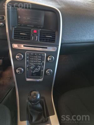 Balts Volvo XC60 2011 Talsi, ar dzinēja tilpumu 2.00 L un nobraukumu 273 tūkst. km par 7500 €, foto 11 vietnē AUTOMOTO.COM.LV