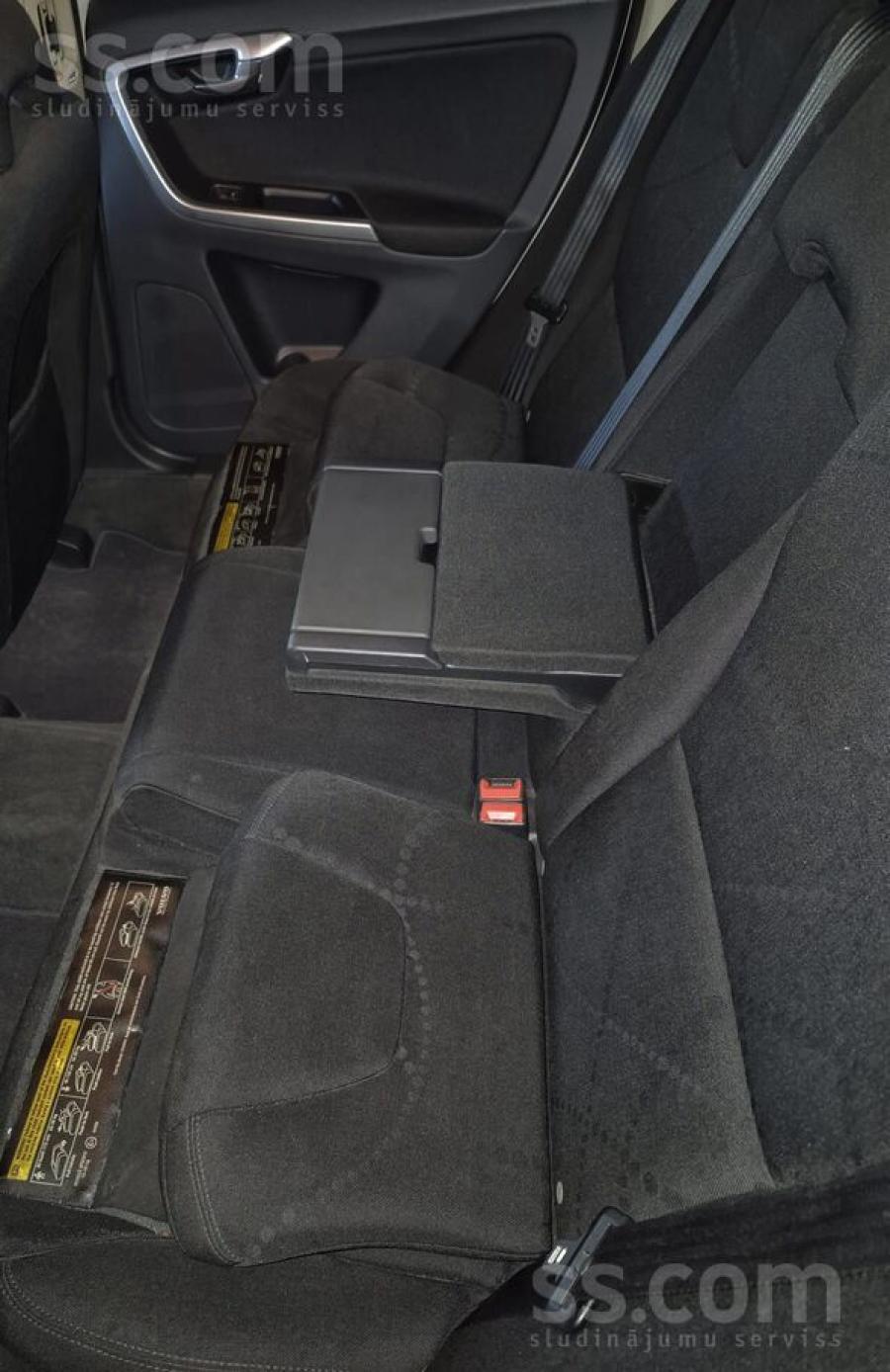 Balts Volvo XC60 2011 Talsi, ar dzinēja tilpumu 2.00 L un nobraukumu 273 tūkst. km par 7500 €, foto 15 vietnē AUTOMOTO.COM.LV