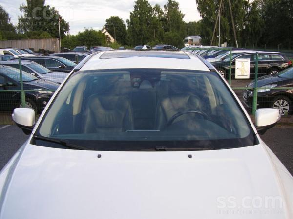 White Volvo XC60 2011 in Riga, with an engine capacity of 2.40 L and mileage of 0 thousand km for 9850 €, photo 8 on AUTOMOTO.COM.LV
