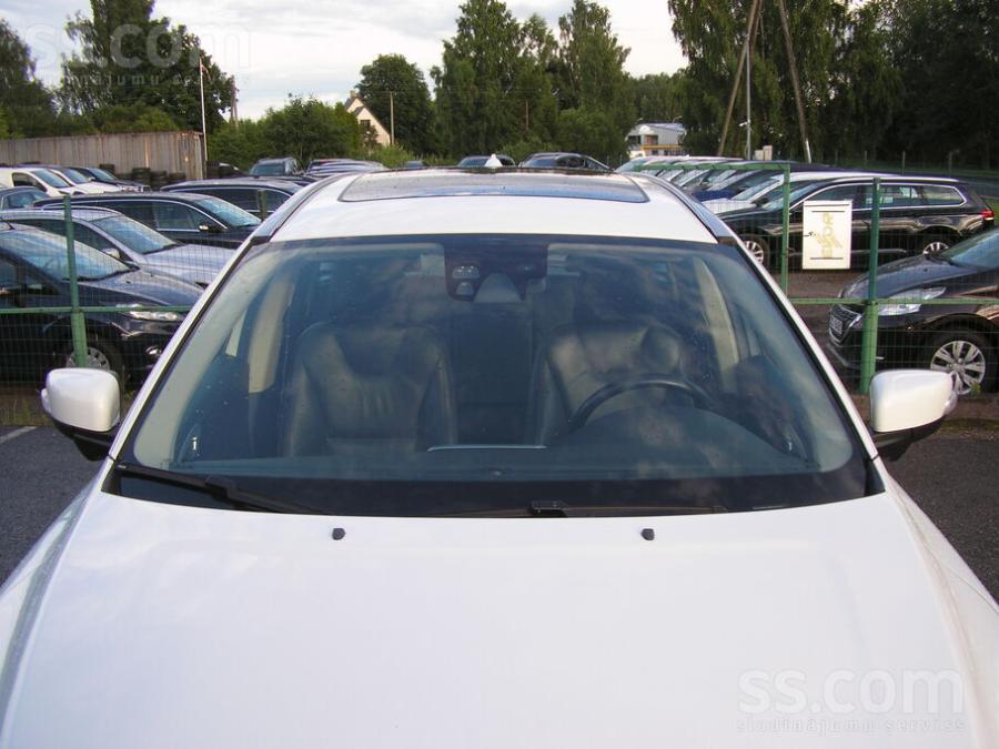 Balts Volvo XC60 2011 Rīga, ar dzinēja tilpumu 2.40 L un nobraukumu 0 tūkst. km par 9850 €, foto 9 vietnē AUTOMOTO.COM.LV