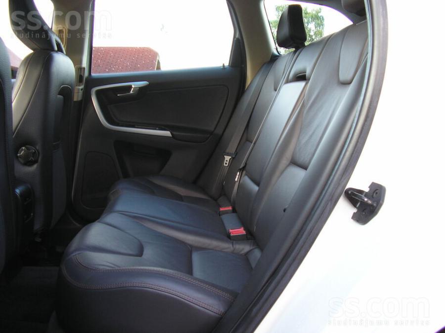 Balts Volvo XC60 2011 Rīga, ar dzinēja tilpumu 2.40 L un nobraukumu 0 tūkst. km par 9850 €, foto 20 vietnē AUTOMOTO.COM.LV