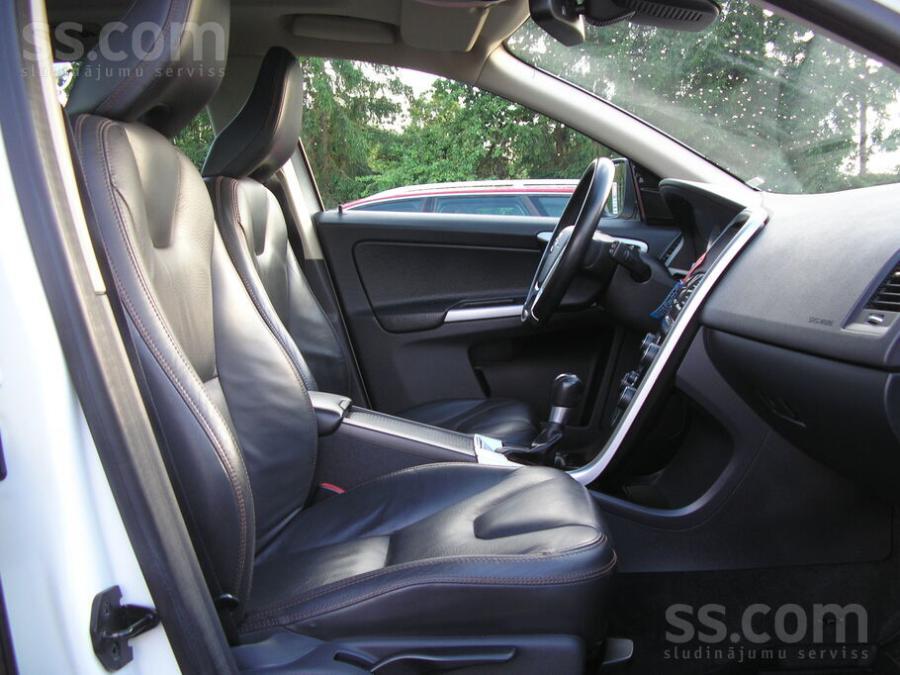Balts Volvo XC60 2011 Rīga, ar dzinēja tilpumu 2.40 L un nobraukumu 0 tūkst. km par 9850 €, foto 27 vietnē AUTOMOTO.COM.LV
