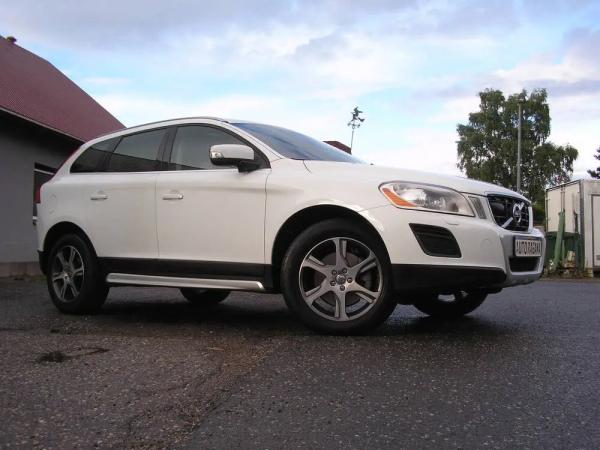 White Volvo XC60 2011 in Sigulda, with an engine capacity of 2.40 L and mileage of 315 thousand km for 9850 €, photo 2 on AUTOMOTO.COM.LV