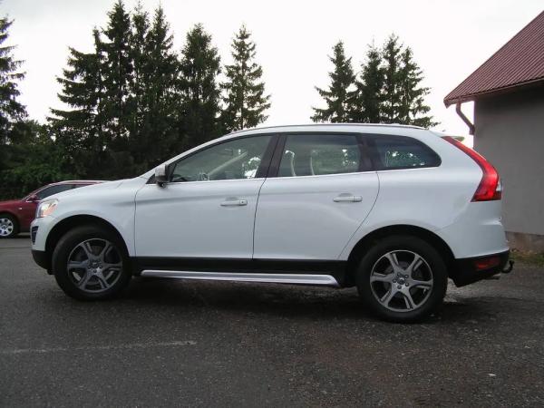 White Volvo XC60 2011 in Sigulda, with an engine capacity of 2.40 L and mileage of 315 thousand km for 9850 €, photo 4 on AUTOMOTO.COM.LV