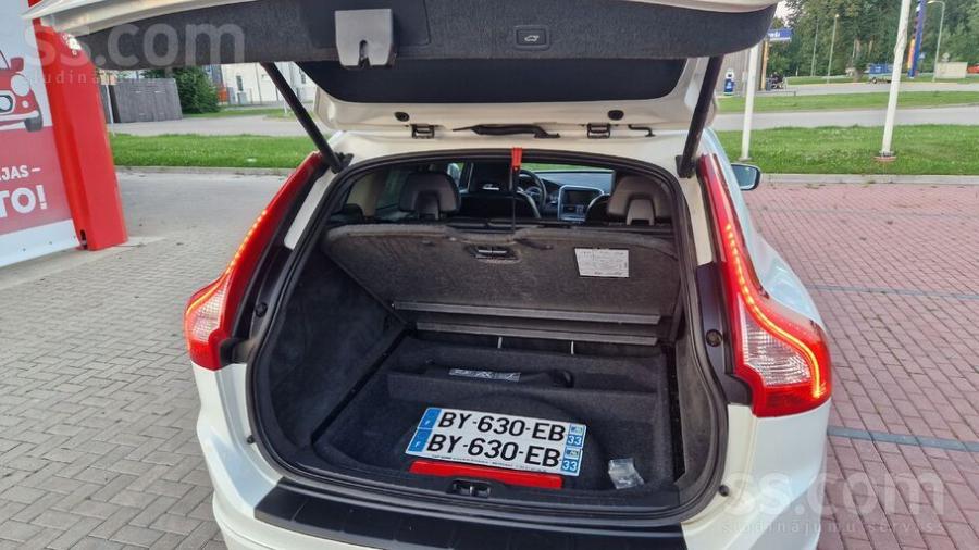 Balts Volvo XC60 2011 Jelgava, ar dzinēja tilpumu 2.40 L un nobraukumu 225 tūkst. km par 8450 €, foto 20 vietnē AUTOMOTO.COM.LV