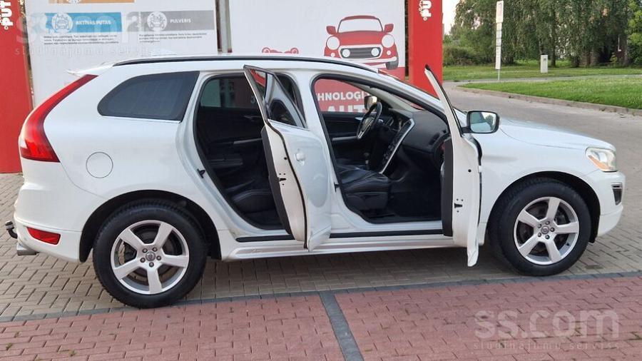 Balts Volvo XC60 2011 Jelgava, ar dzinēja tilpumu 2.40 L un nobraukumu 225 tūkst. km par 8450 €, foto 24 vietnē AUTOMOTO.COM.LV