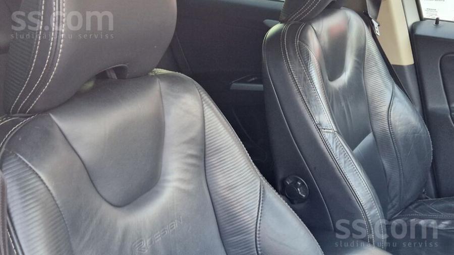 Balts Volvo XC60 2011 Jelgava, ar dzinēja tilpumu 2.40 L un nobraukumu 225 tūkst. km par 8450 €, foto 26 vietnē AUTOMOTO.COM.LV